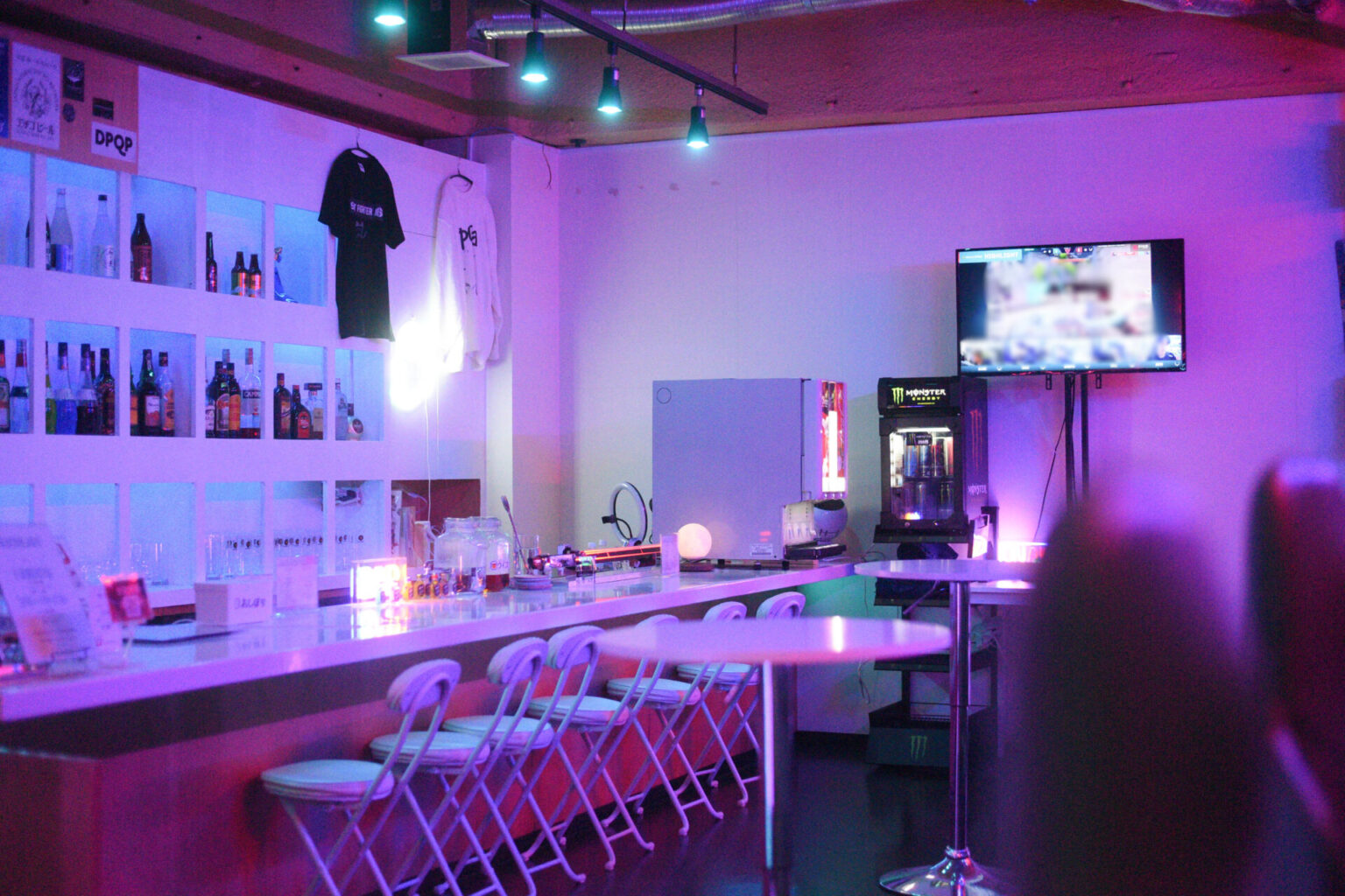 お酒を飲みながらゲームで遊べる！ 話題のeスポーツカフェ＆バー「e-spopia（イースポピア）」に行ってみた - にいがた鮭プロジェクト