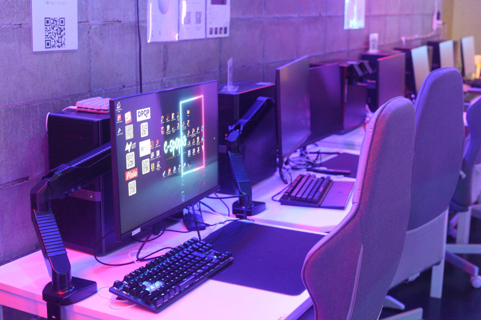 お酒を飲みながらゲームで遊べる！ 話題のeスポーツカフェ＆バー「e-spopia（イースポピア）」に行ってみた - にいがた鮭プロジェクト